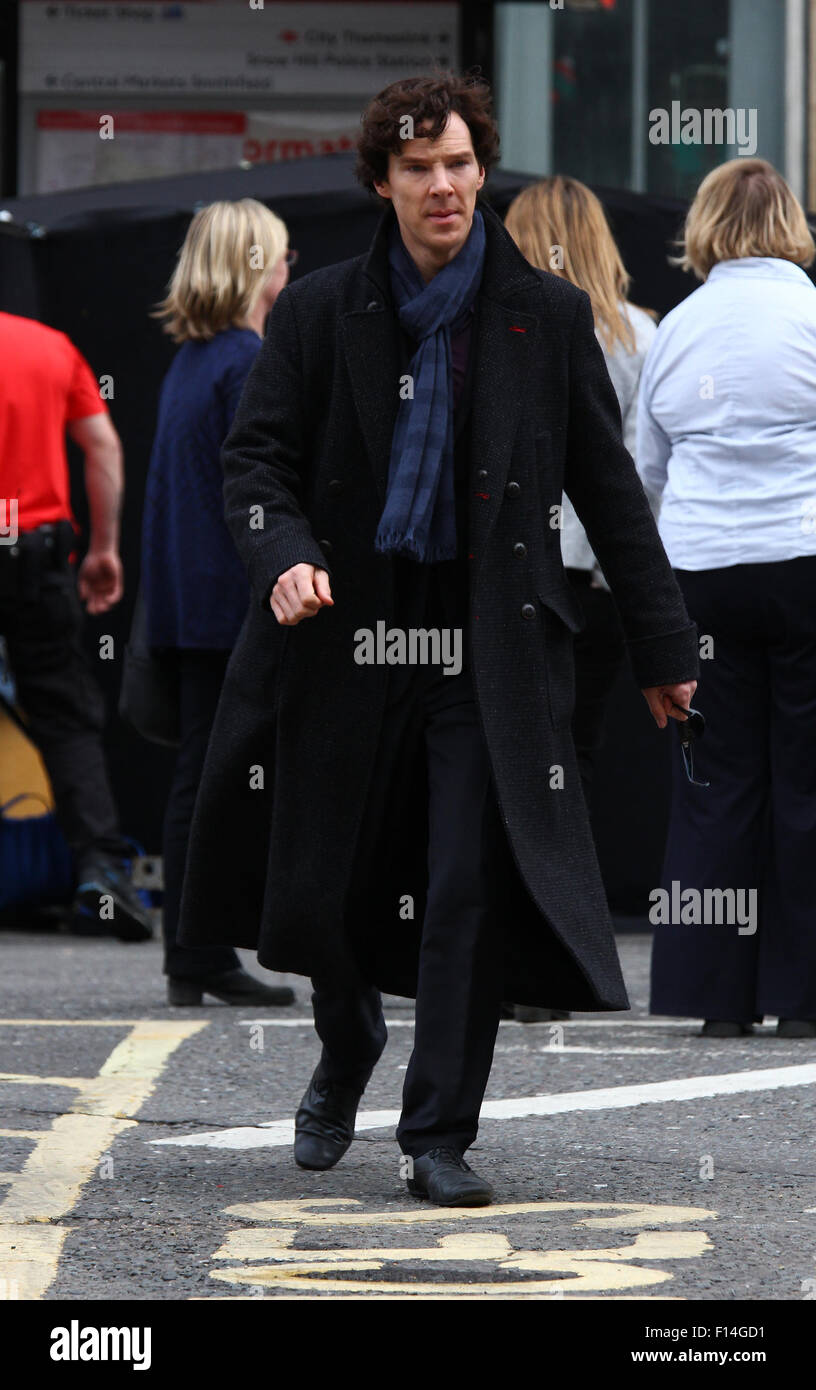 Benedict Cumberbatch and Martin Freeman filming scenes for Sherlock in ...