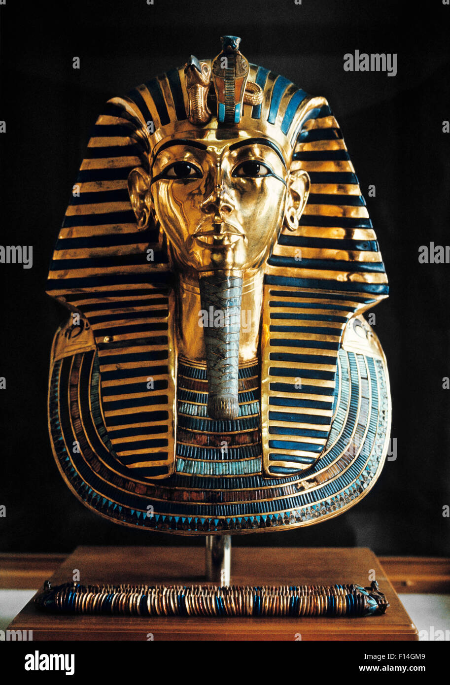 KING TUT'S MASK CAIRO MUSEUM EGYPT Stock Photo - Alamy