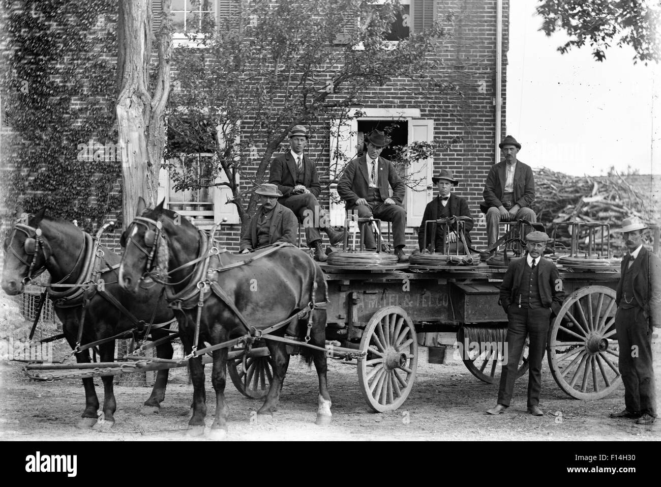 1890s 1900s GROUP OF MEN TELEPHONE TELEGRAPH WORKERS LOOKING AT CAMERA ...