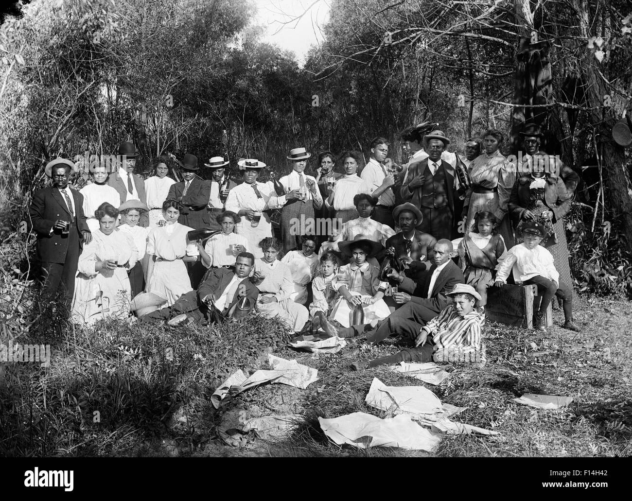 Turn of the century family hi-res stock photography and images - Alamy