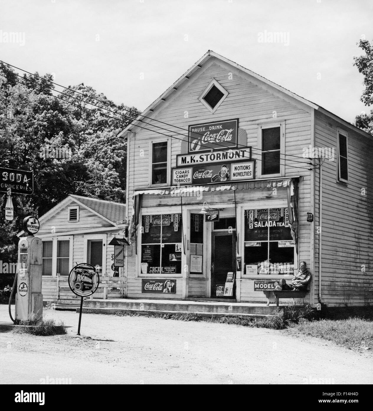 1940s 1950s MAN STILLING ON PORCH GENERAL STORE AND RICHFIELD GAS ...