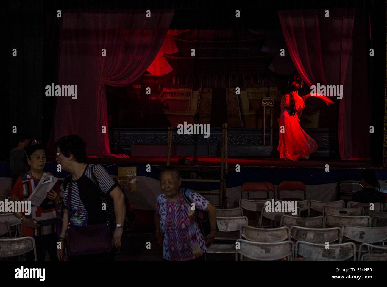 Chaozhou opera hi-res stock photography and images - Alamy