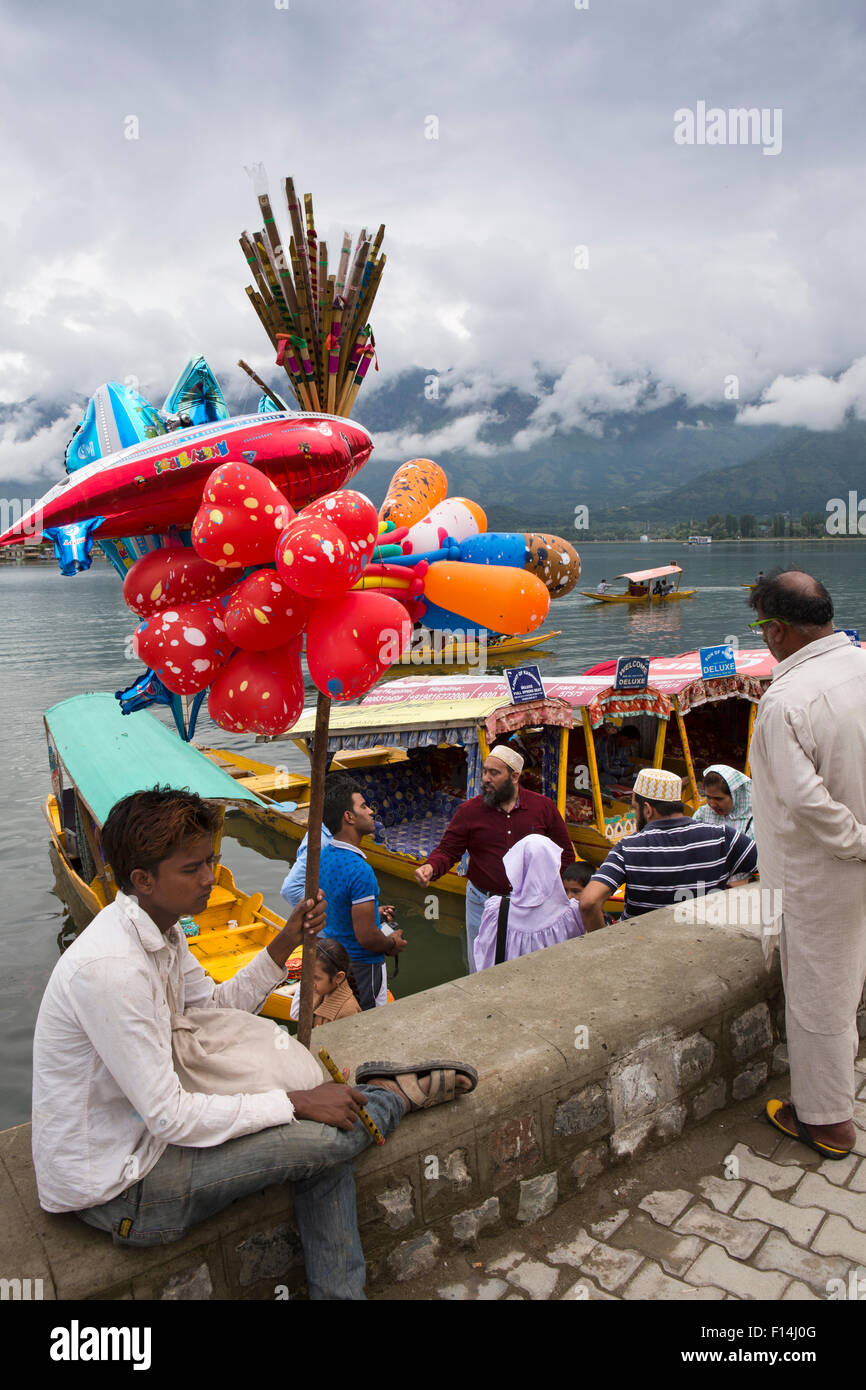 Indian baloon seller hi-res stock photography and images - Alamy