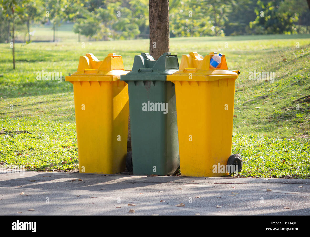 Park waste box hi-res stock photography and images - Alamy