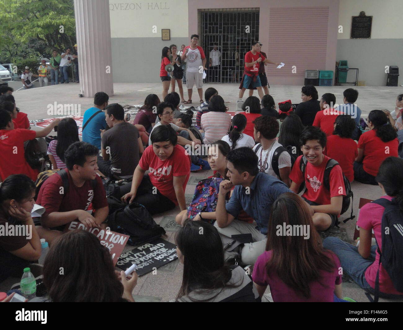 Quezon City, Philippines. 27th Aug, 2015. Filipino students hold a sit ...