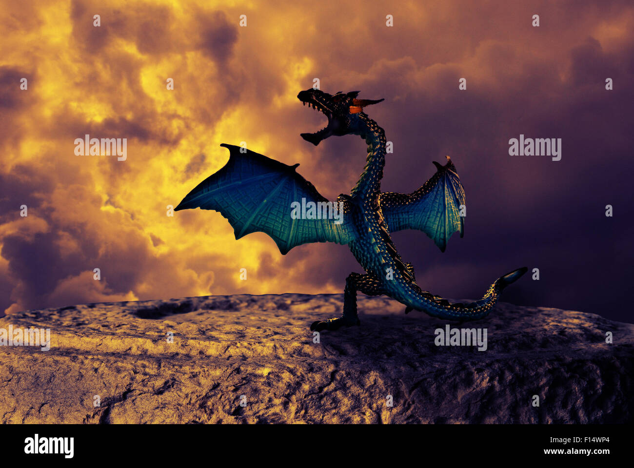 Dragon creature hi-res stock photography and images - Alamy