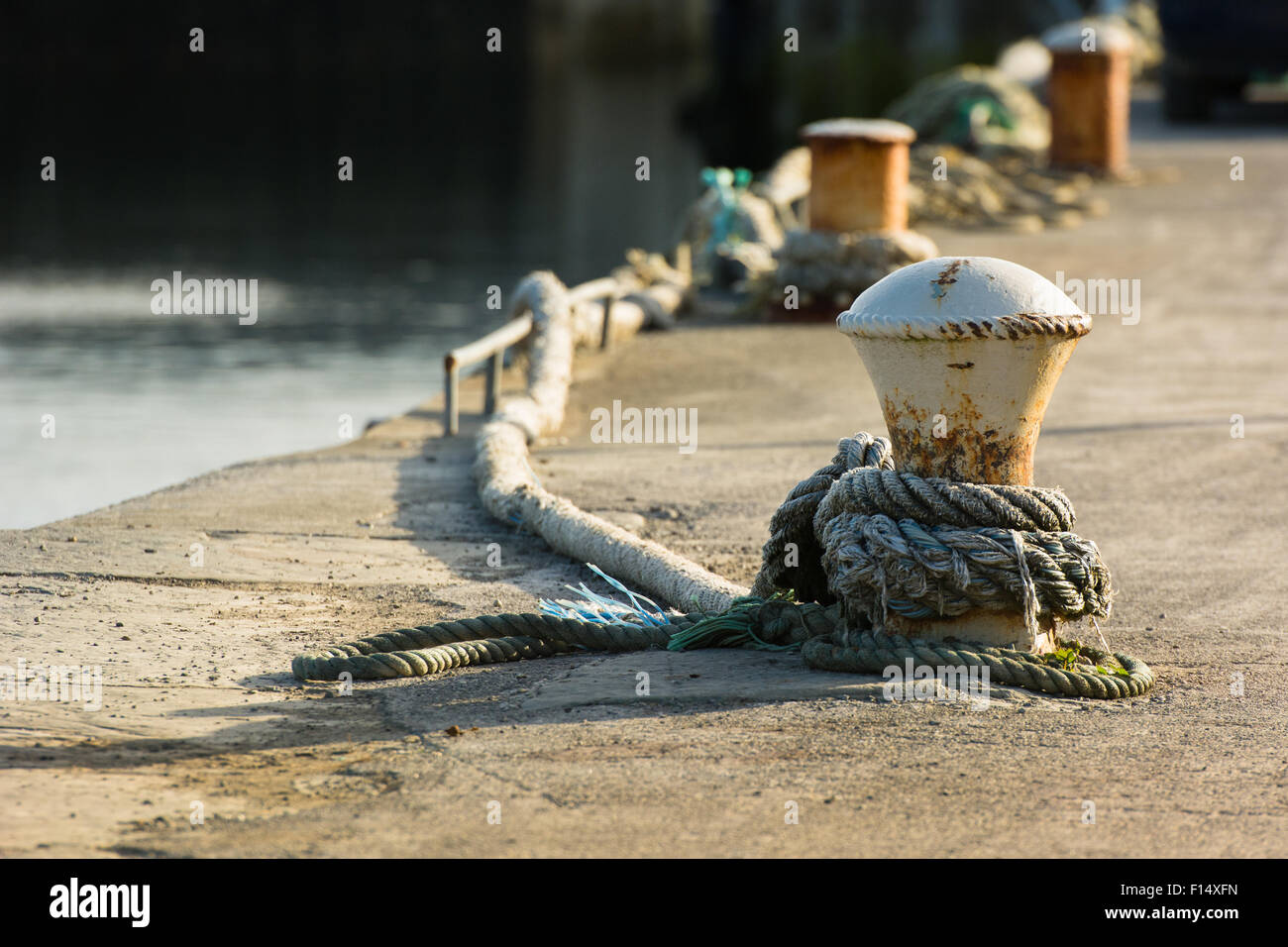 Mooring Bollard and Ropes Stock Photo - Alamy