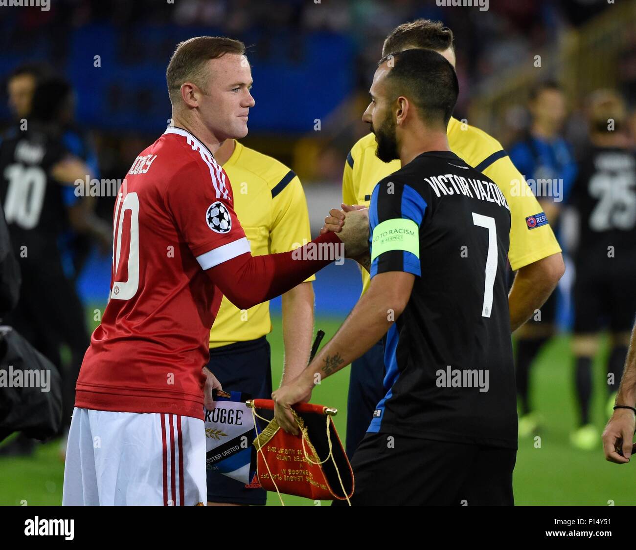 Wayne rooney shake hands hi-res stock photography and images - Alamy