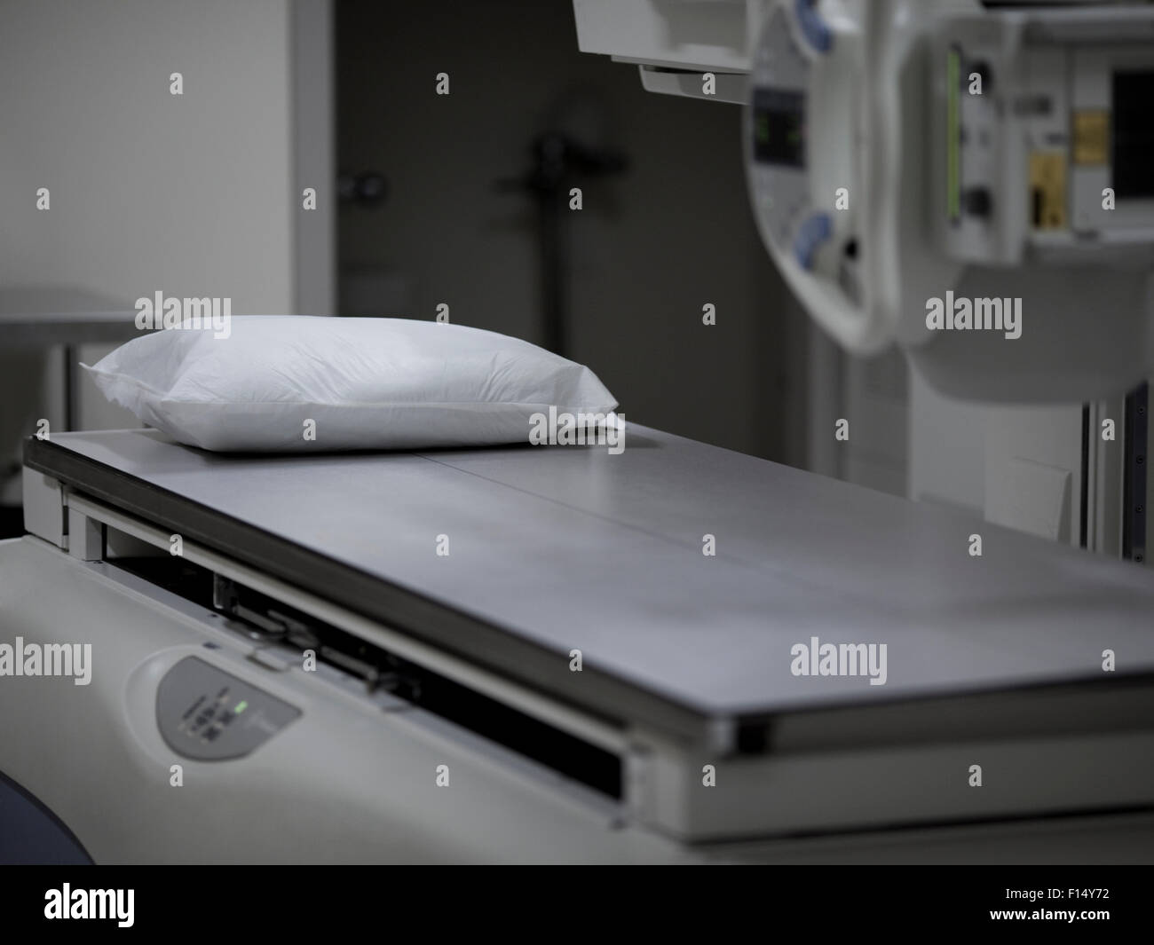 Radiology table hi-res stock photography and images - Alamy