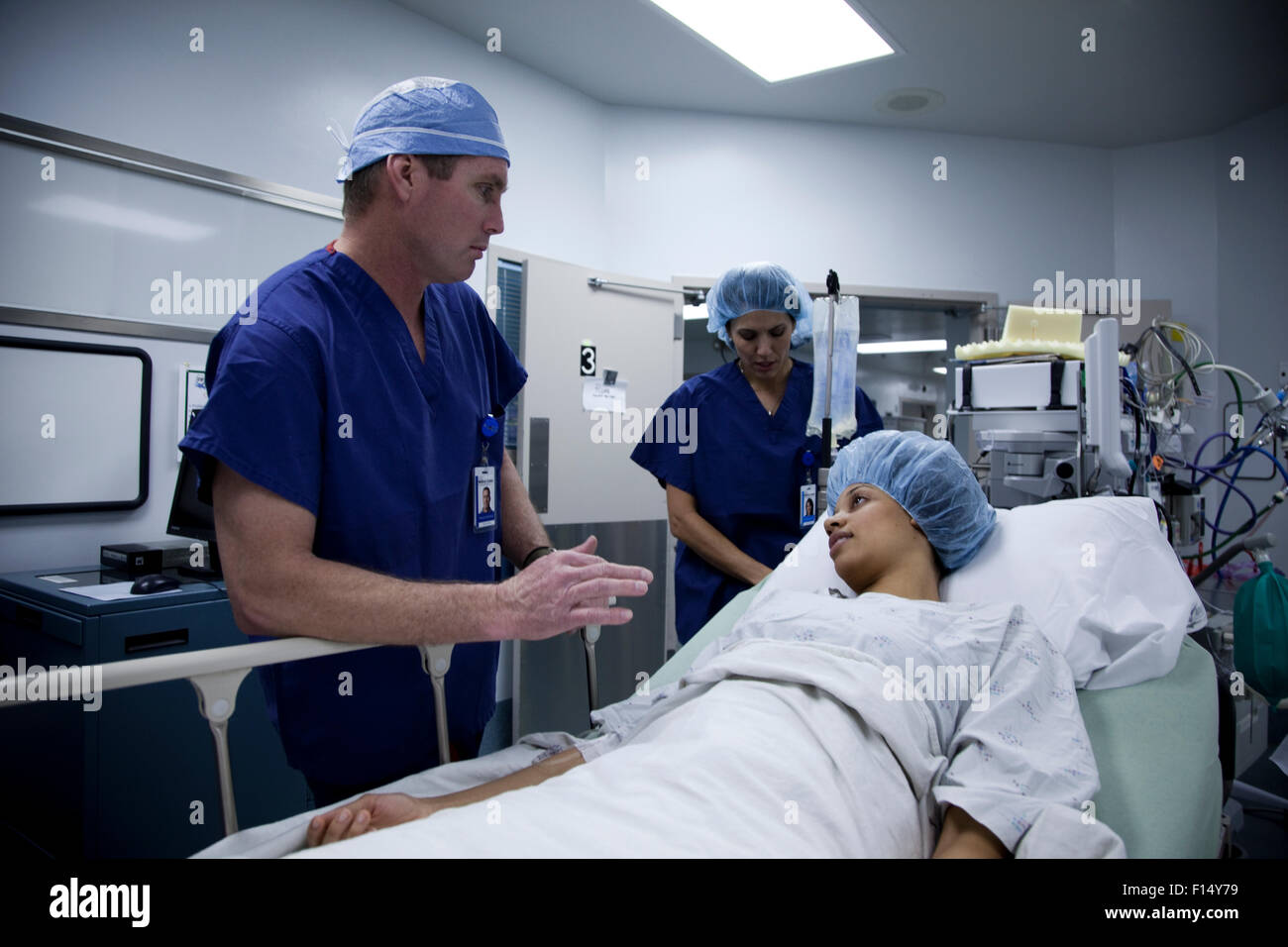 Women ready for surgery hi-res stock photography and images - Alamy