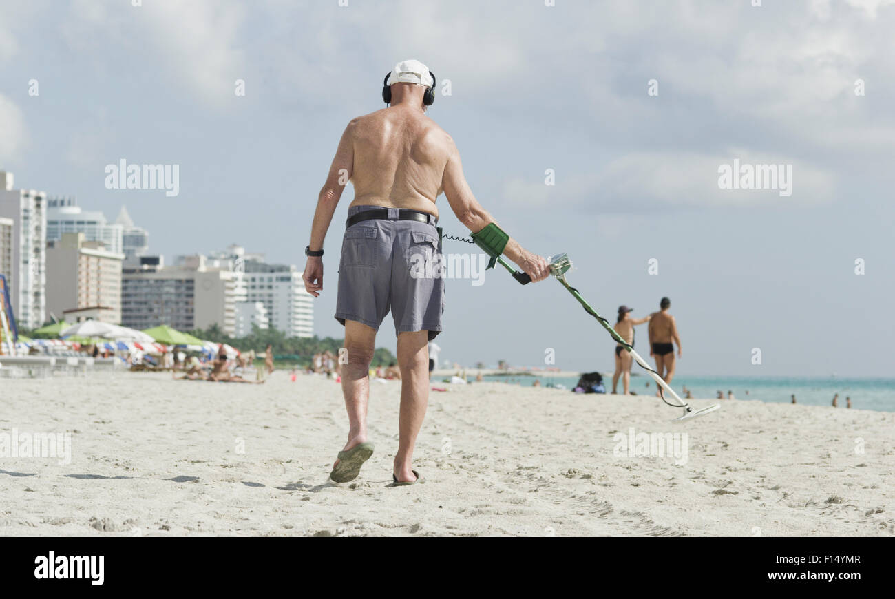 Senior man using metal detector on beach Stock Photo - Alamy