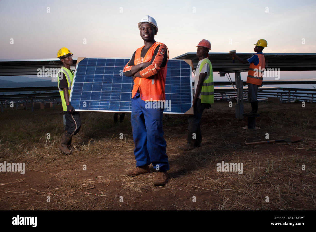 Installing solar panels africa hi-res stock photography and images - Alamy