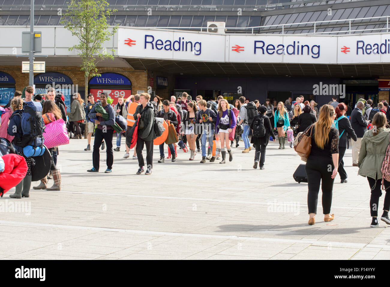 Visiting reading pop festival hi-res stock photography and images - Alamy