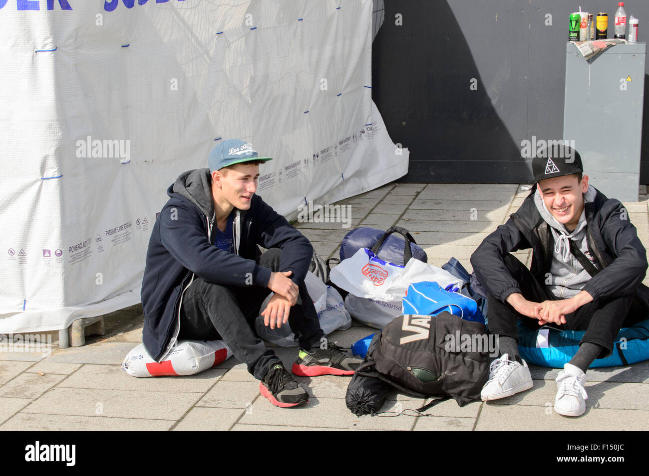 Reading, UK. 27th August, 2015. Reading Pop Festival first day crowds ...