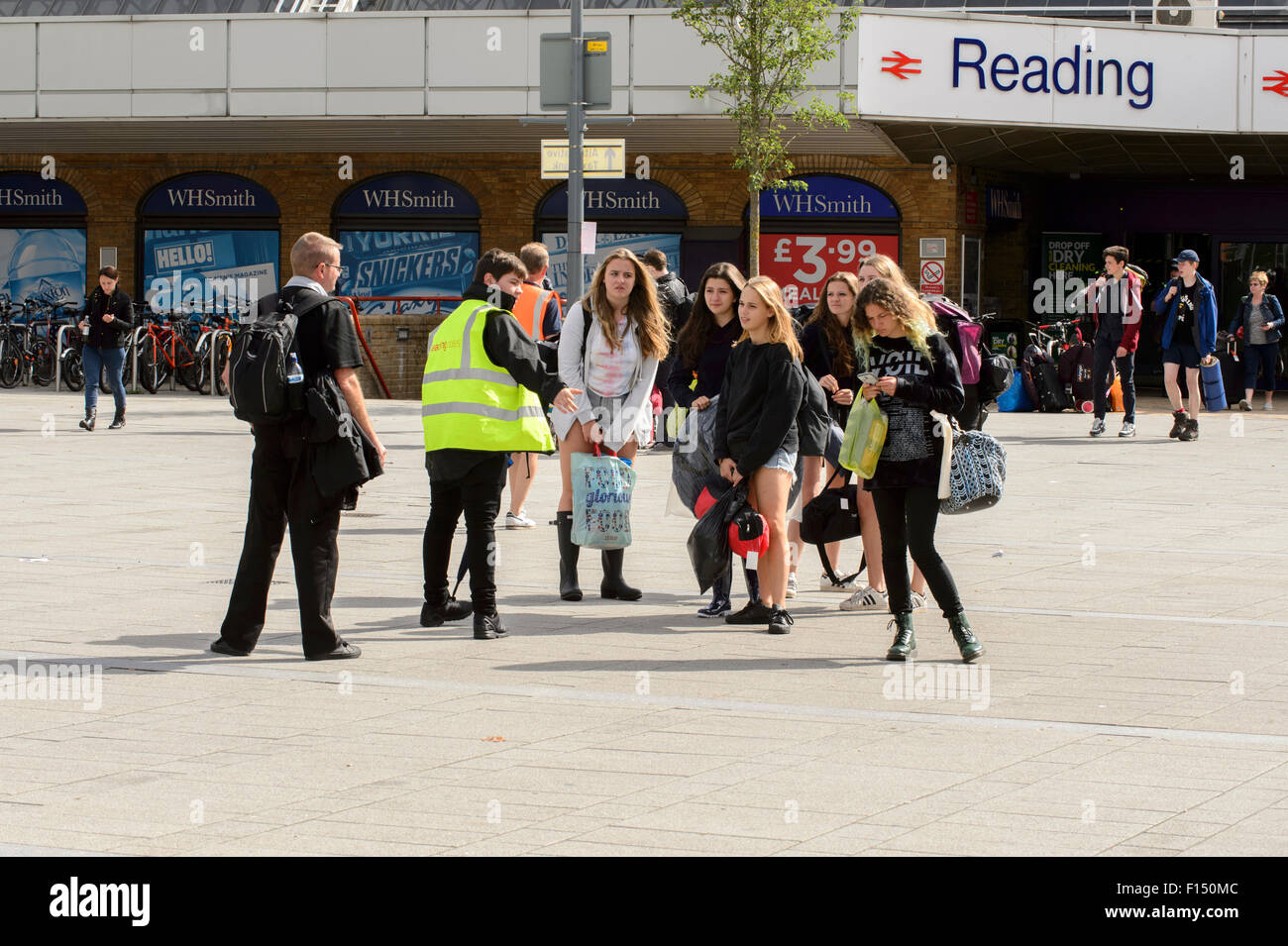Reading, UK. 27th August, 2015. Reading Pop Festival first day crowds ...
