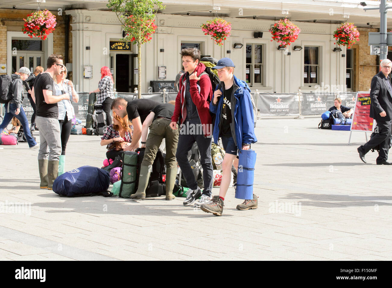 Visiting reading pop festival hi-res stock photography and images - Alamy