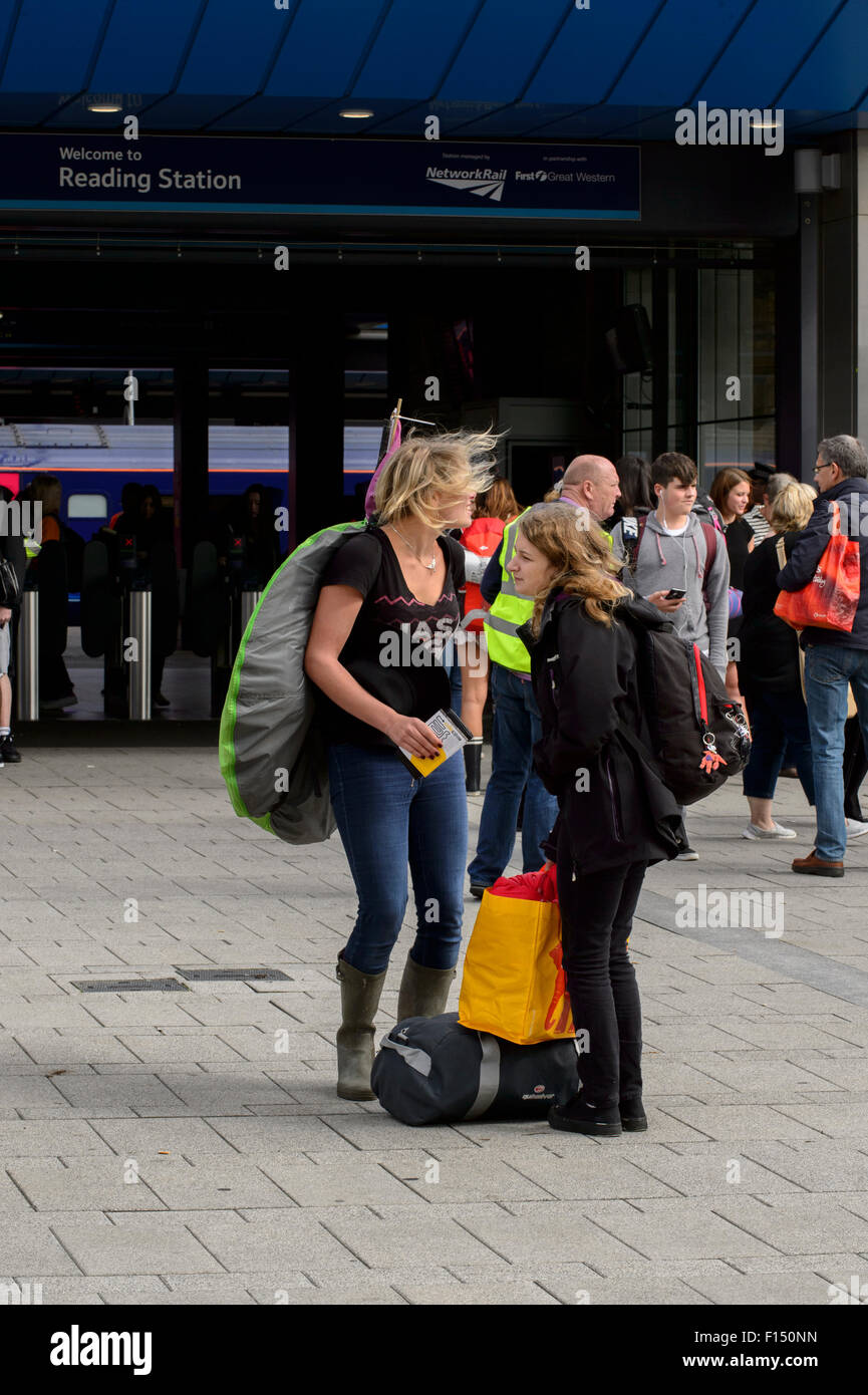 Reading, UK. 27th August, 2015. Reading Pop Festival first day crowds ...