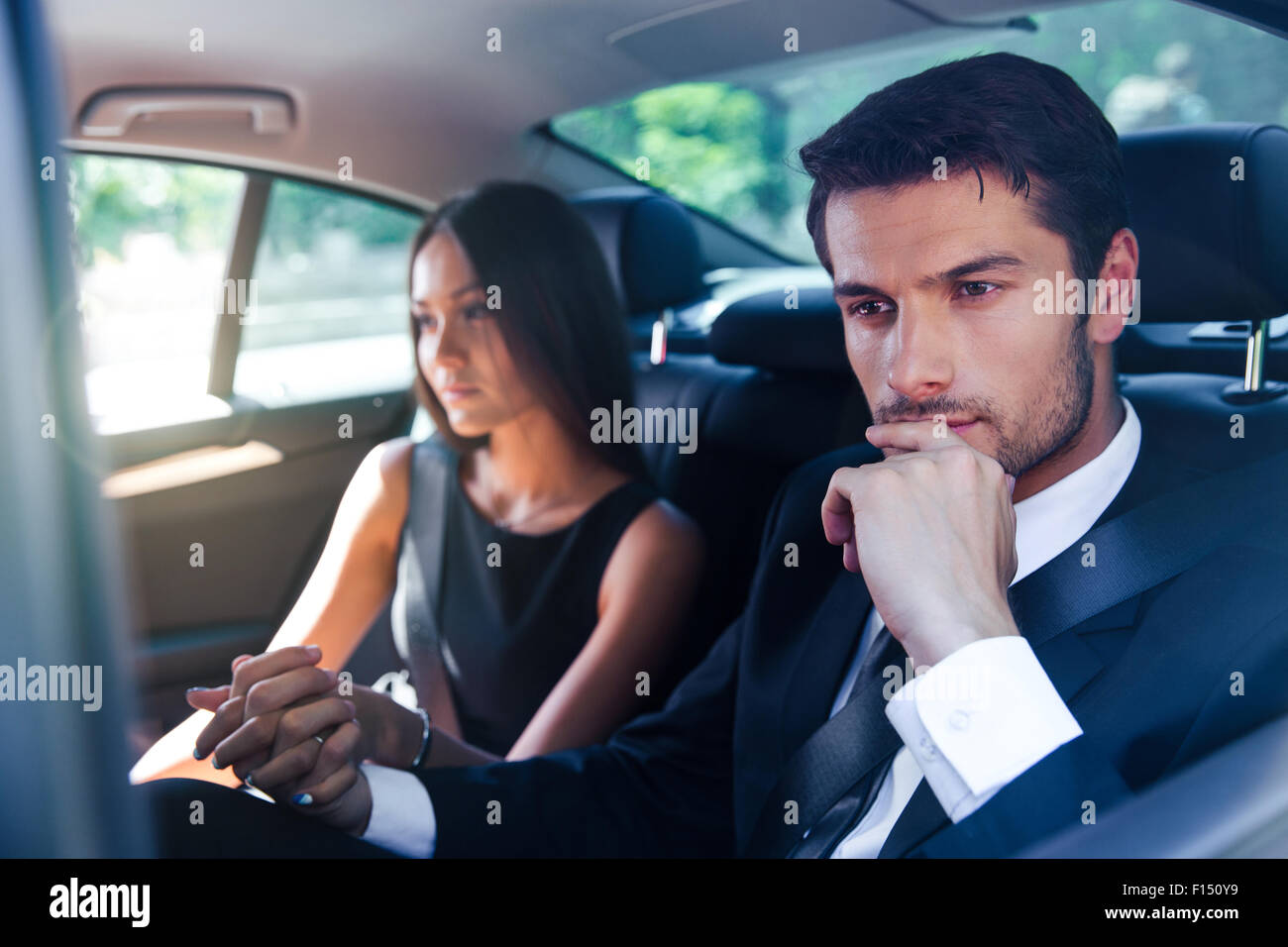 Couple back of taxi hi-res stock photography and images - Alamy