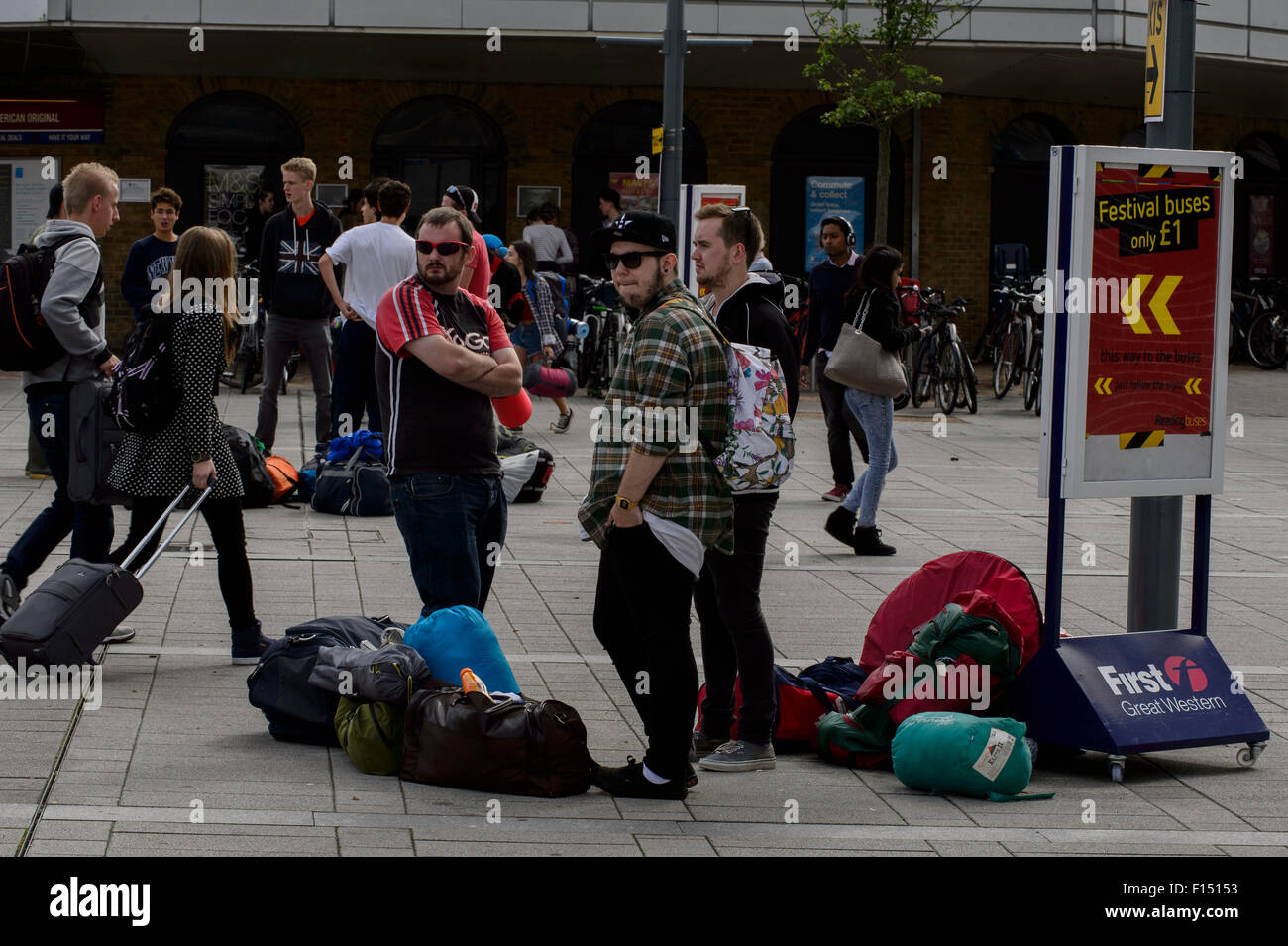 Visiting reading pop festival hi-res stock photography and images - Alamy