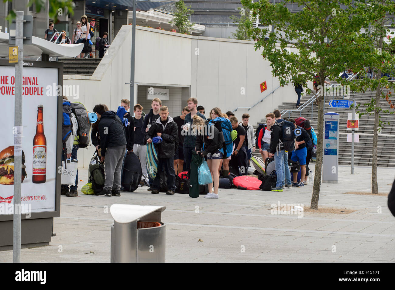 Reading, UK. 27th August, 2015. Reading Pop Festival first day crowds ...