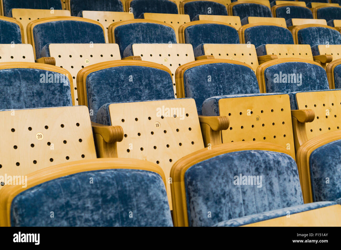 Empty seats theatre hall hi-res stock photography and images - Alamy