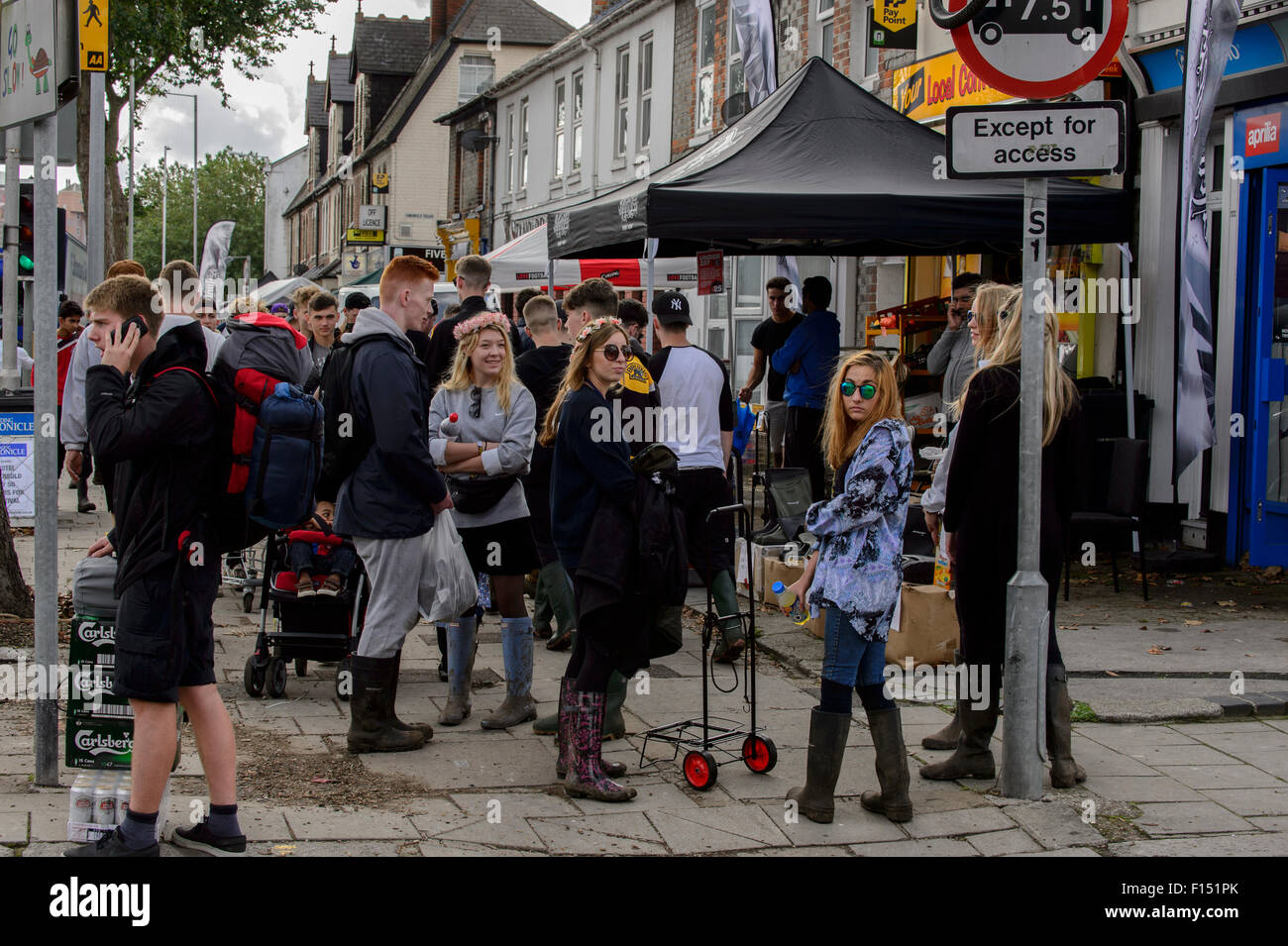 Visiting reading pop festival hi-res stock photography and images - Alamy