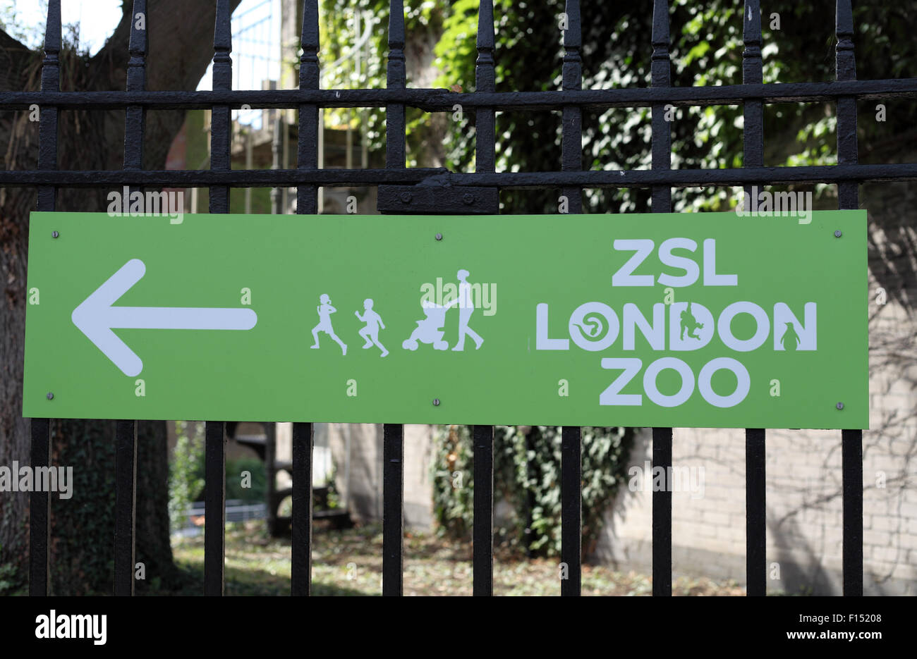 Zoo signs hi-res stock photography and images - Alamy