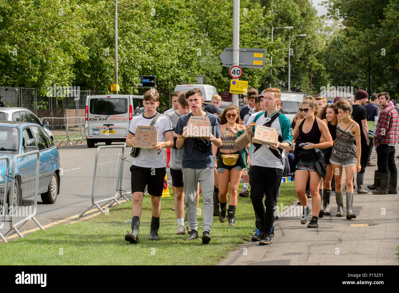 Reading, UK. 27th August, 2015. Reading Pop Festival first day crowds ...