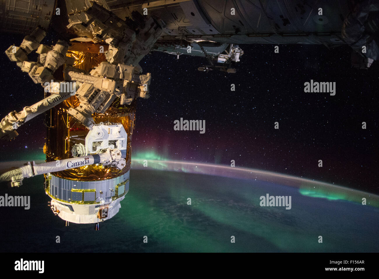 The Canadarm 2 pulls the Japan Aerospace Exploration Agency Kounotori 5 ...