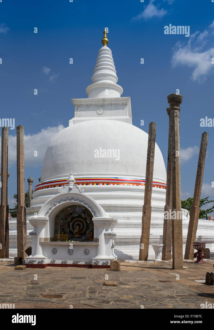 The rear of Rankoth Vehera, the largest Buddhist stupa Stock Photo - Alamy