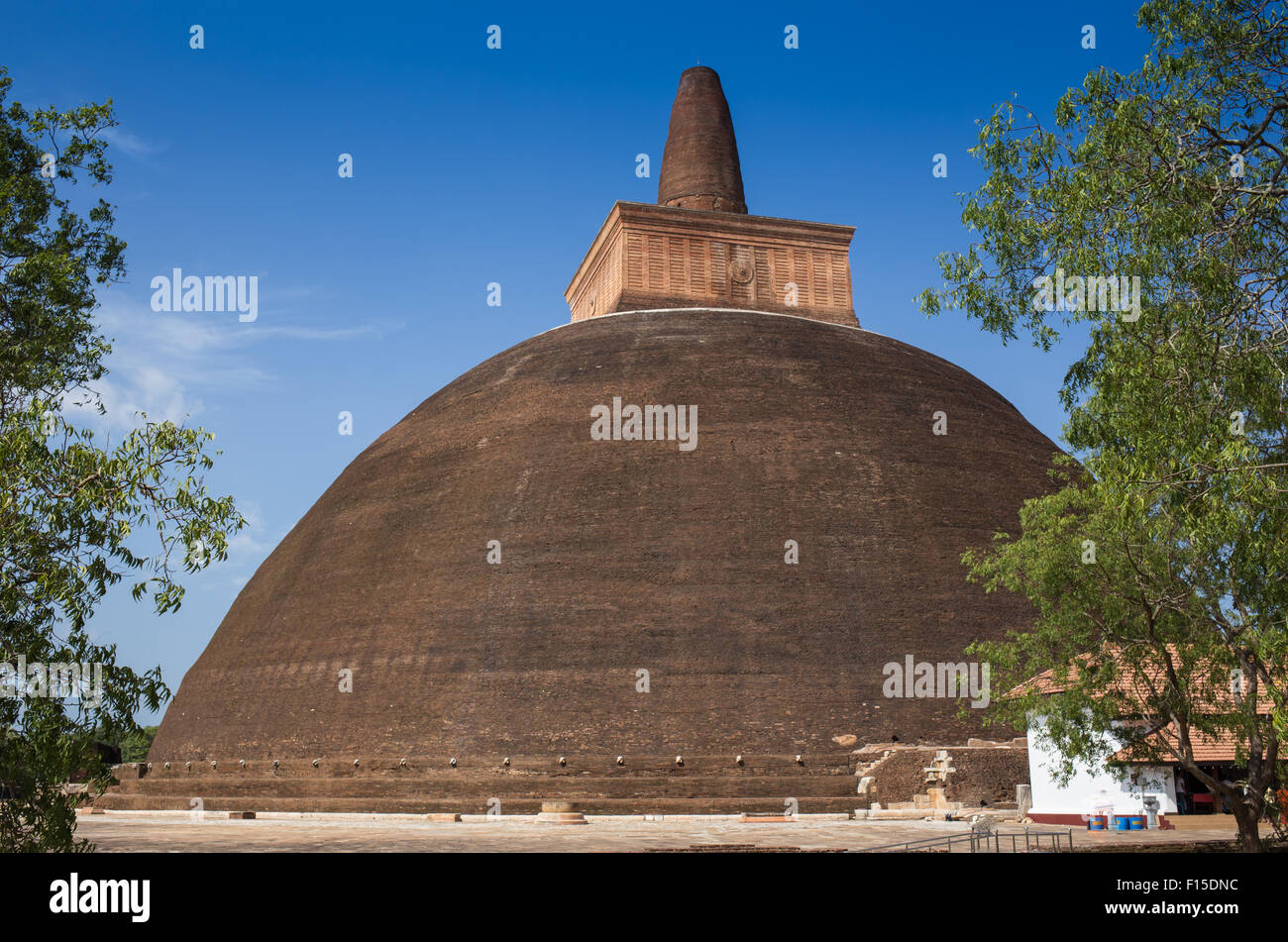 The rear of Rankoth Vehera, the largest Buddhist stupa Stock Photo - Alamy