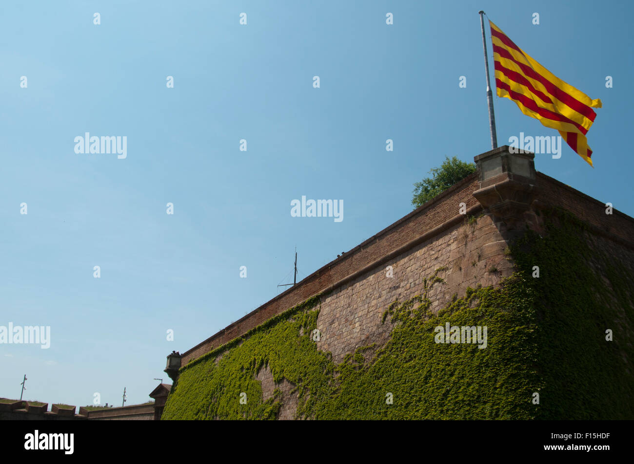Catalan flag on ramparts of Castell de Montjuic Stock Photo - Alamy