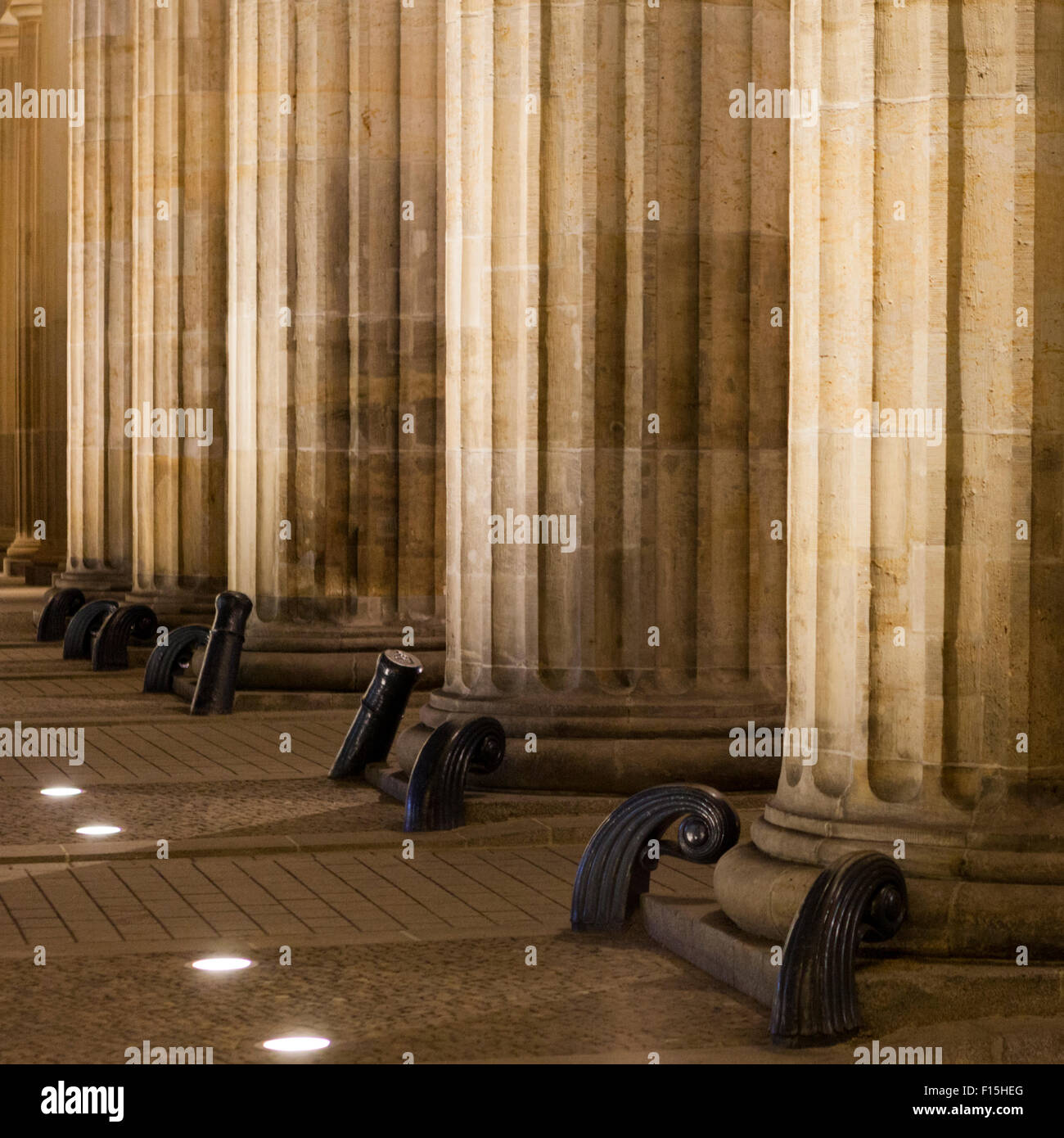 Fluted square column hi-res stock photography and images - Alamy