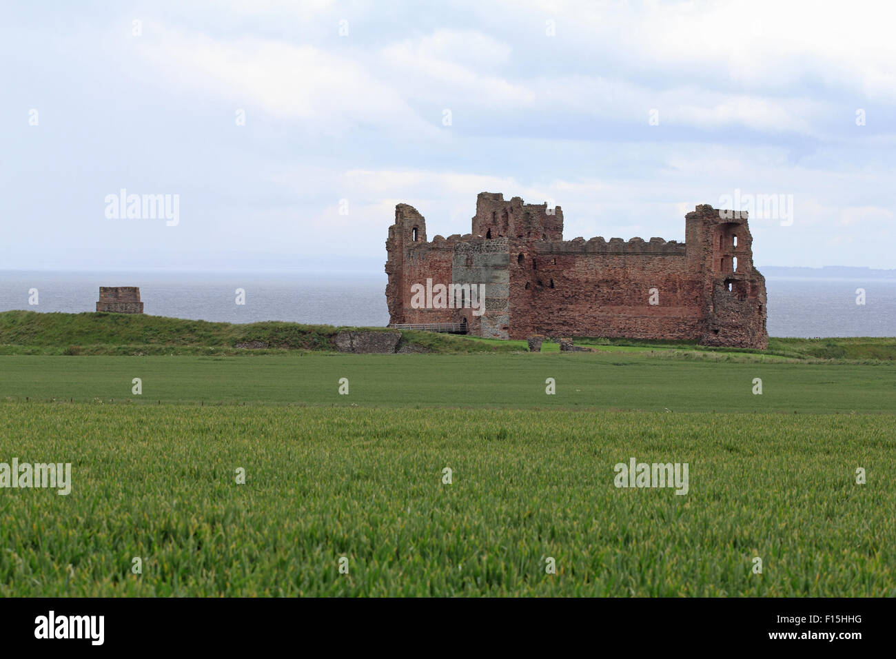 Castle castles uk building fortress historic historical scottish ...
