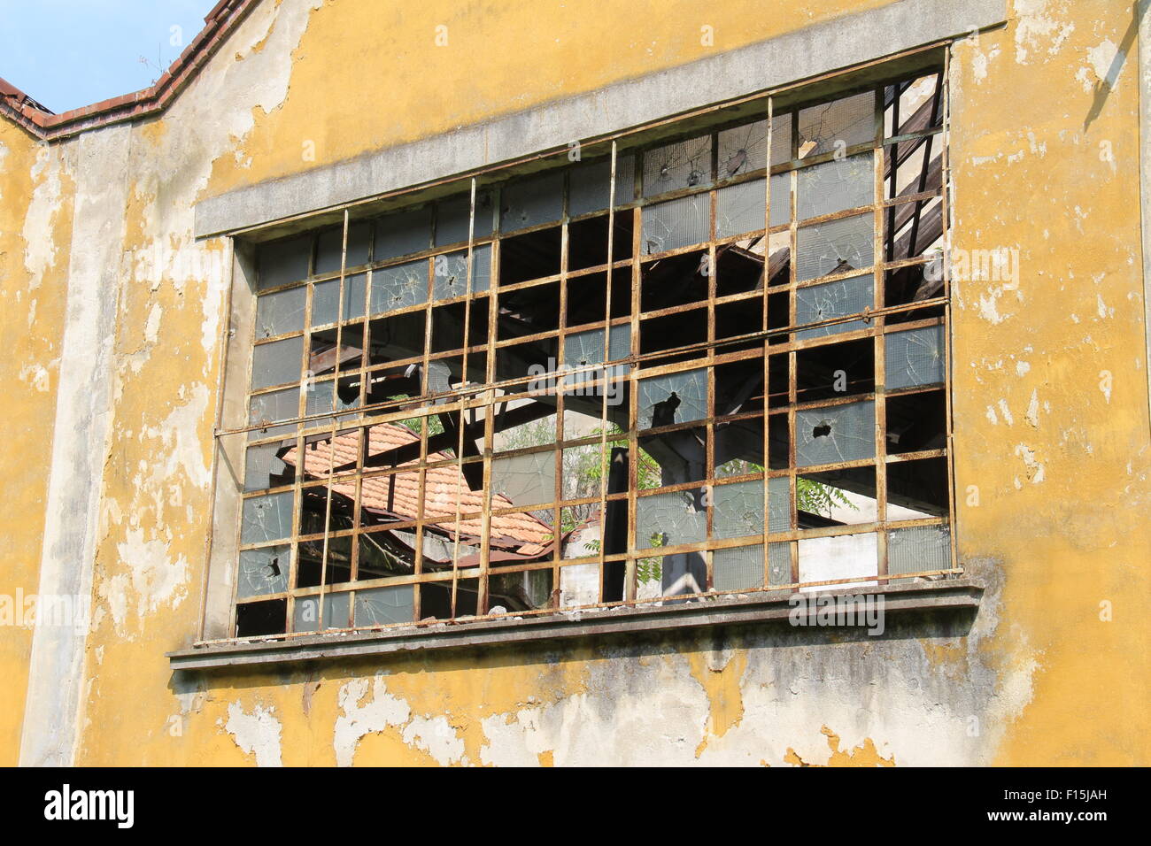 Abandoned industrial window with broken windowpanes Stock Photo - Alamy