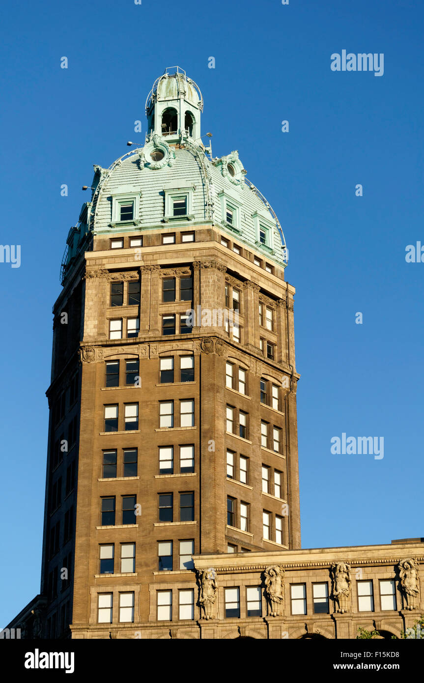 The 17-storey Beaux-Arts Sun Tower building in downtown Vancouver ...