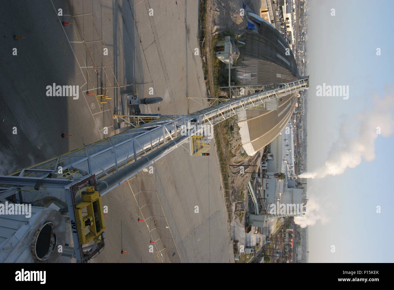 Shiploading hi-res stock photography and images - Alamy