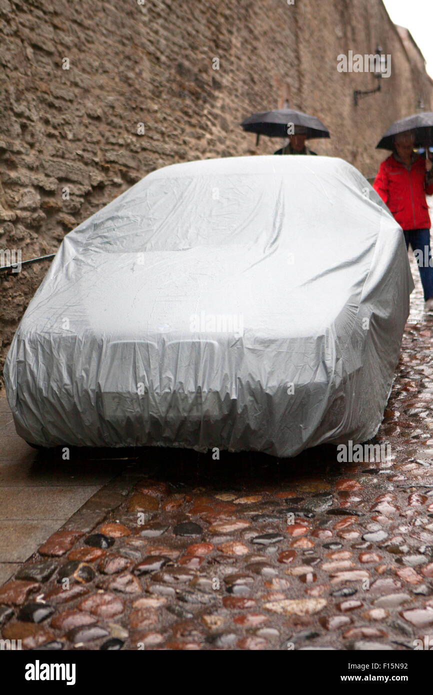 BMW Outdoor car cover in the rain Stock Photo - Alamy