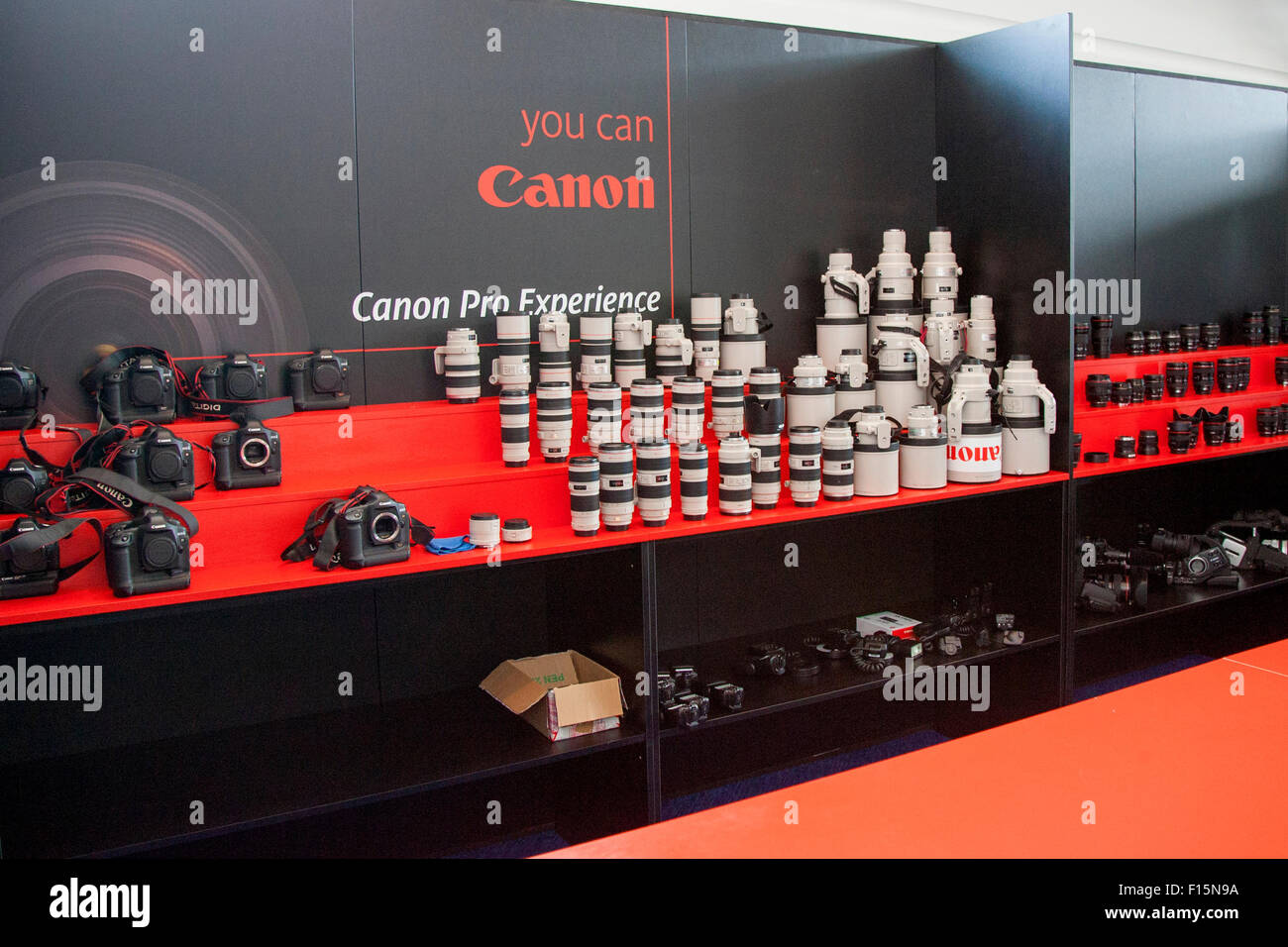 White Canon EF L series lenses and 1d camera bodies Stock Photo - Alamy