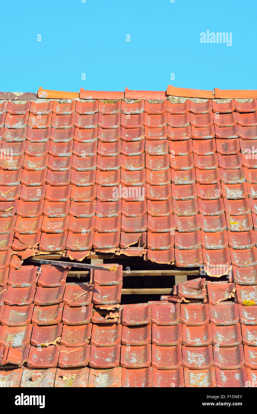 Smashed roof hi-res stock photography and images - Alamy