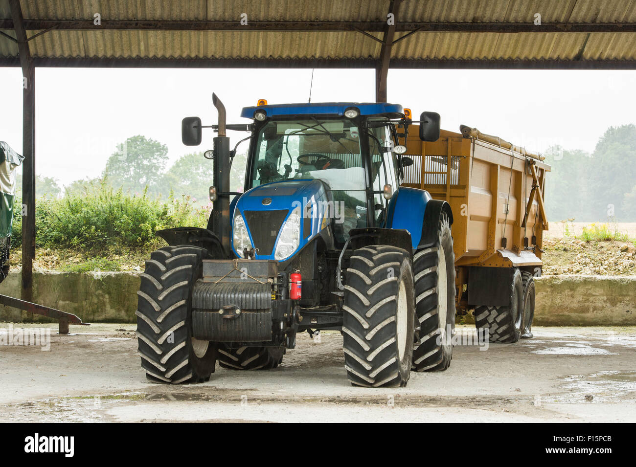 Flat tire tractor hi-res stock photography and images - Alamy