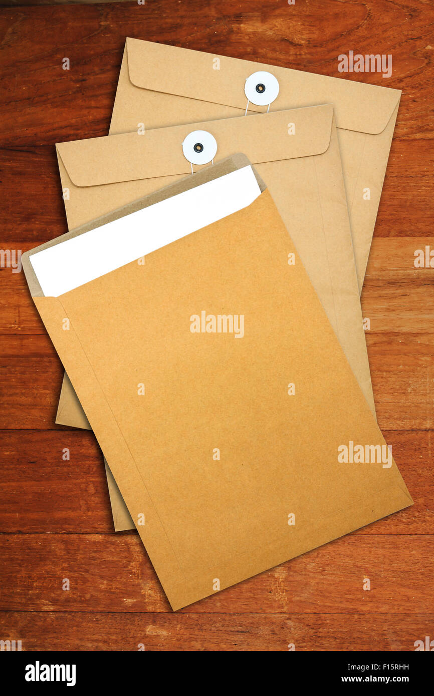 Brown Envelope document on a wooden desk Stock Photo - Alamy