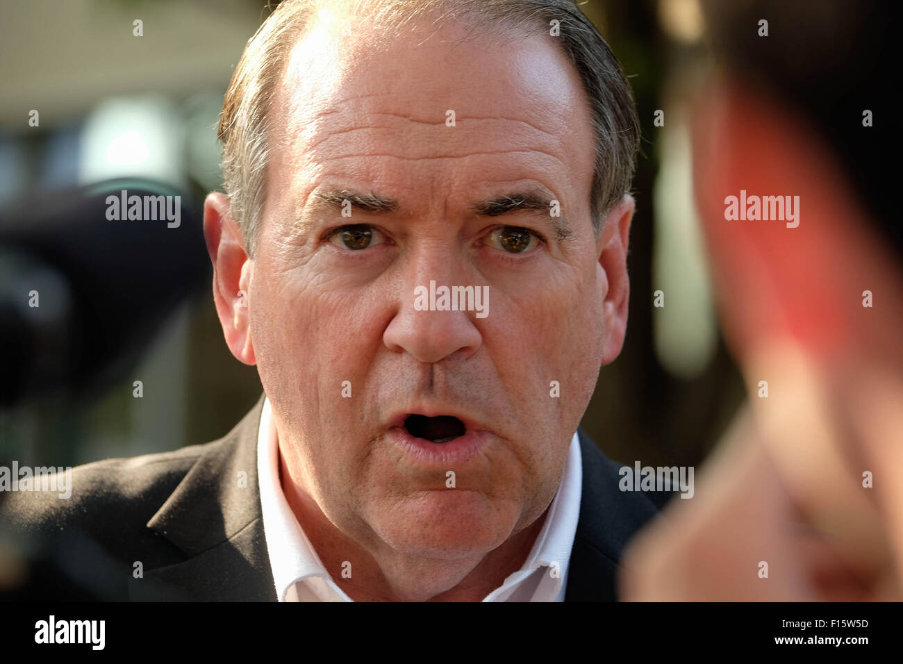 Republican presidential candidate MIKE HUCKABEE campaigns at USA Sen ...
