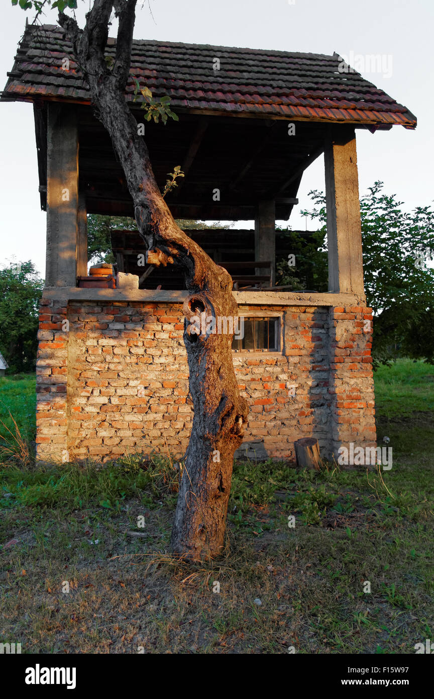 Old shed on small hi-res stock photography and images - Alamy