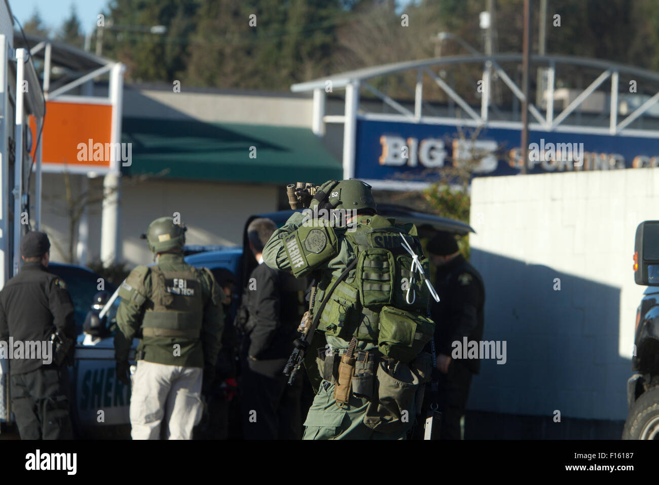 Police crime police standoff hi-res stock photography and images - Alamy