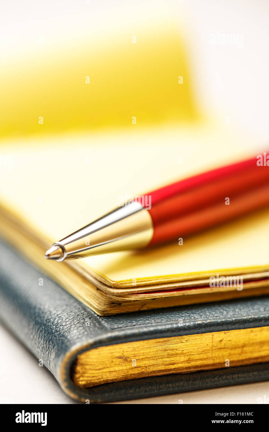 Pen and pad paper hi-res stock photography and images - Alamy