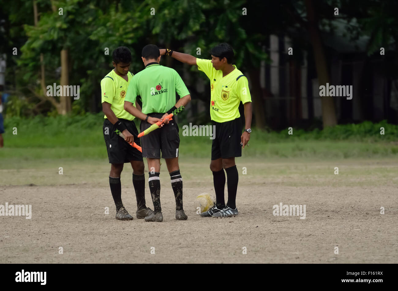 Soccer referees hi-res stock photography and images - Alamy