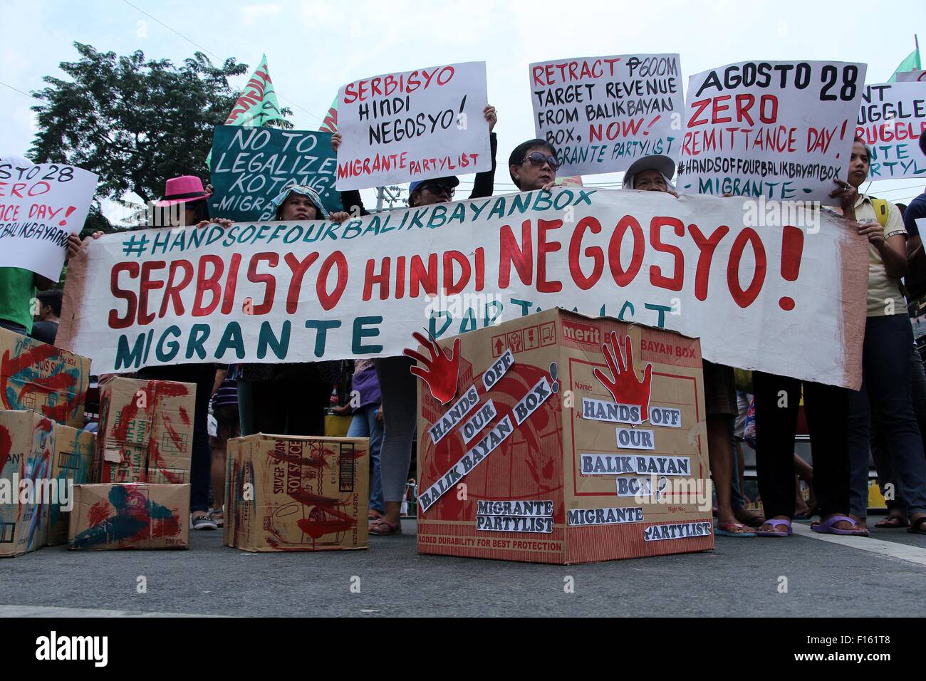 Manila, Philippines. 28th Aug, 2015. Migrante partylist and family of ...