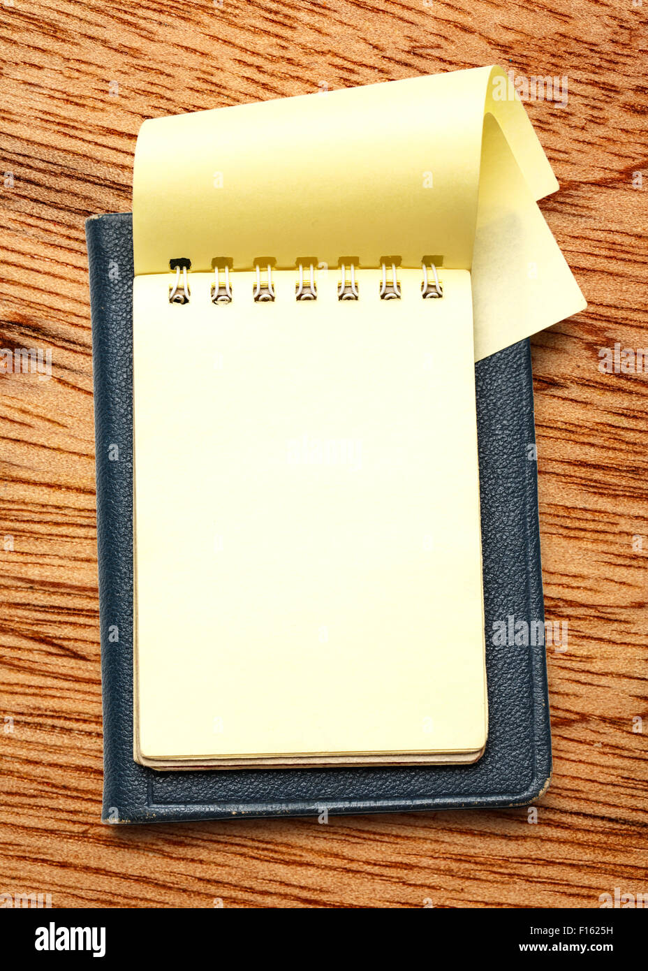 Yellow blank notepad with open page closeup Stock Photo - Alamy