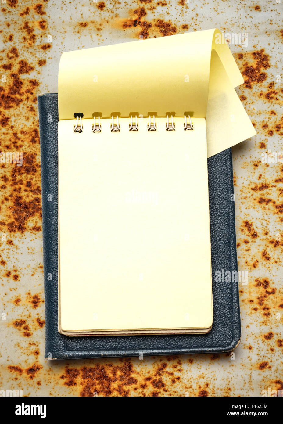 Yellow blank notepad with open page closeup Stock Photo - Alamy